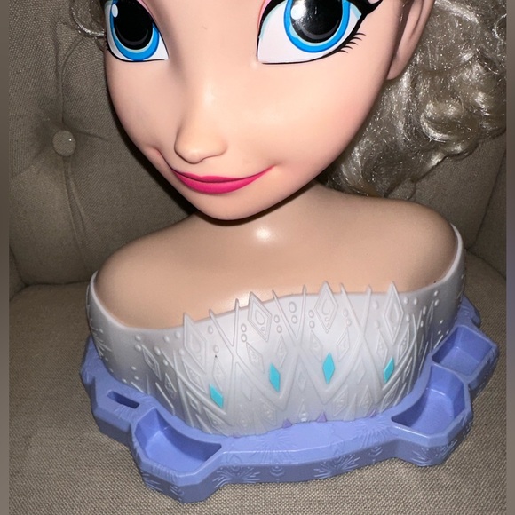 Disney | Toys | Disneys Frozen Elsa Styling Head Euc | Poshmark